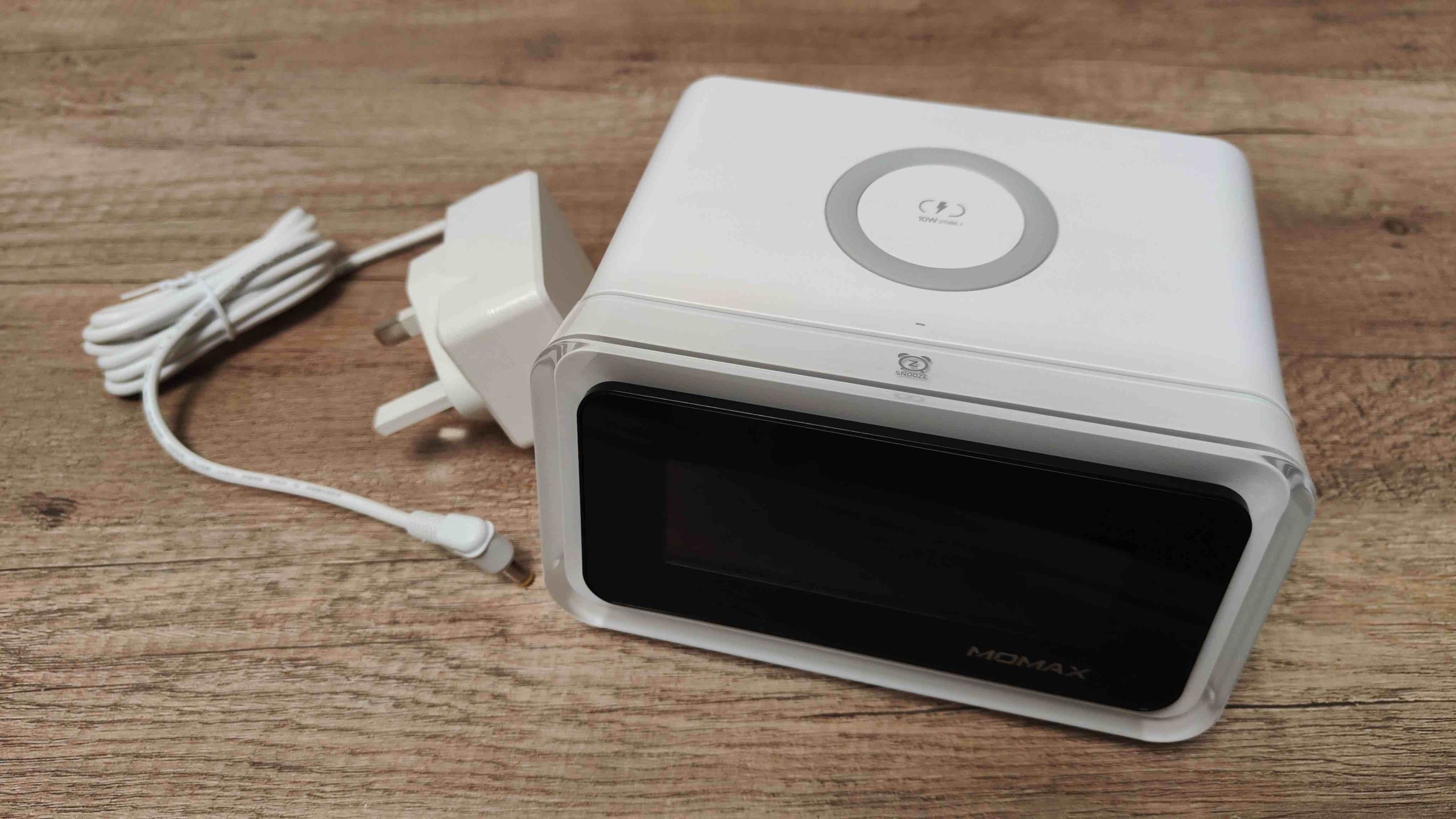 【開箱評測】$398 的 momax Q.Clock 2 無線充電電子鬧鐘 | Techritual 香港